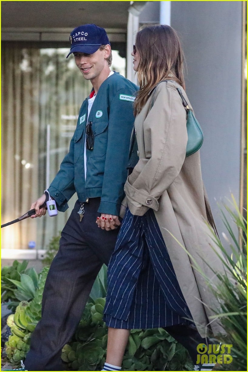 Kaia Gerber & Austin Butler Cap Off Their Low Key Weekend With a Yoga ...