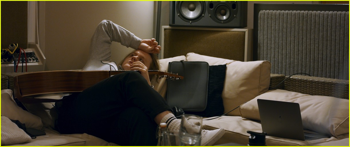 Lewis Capaldi Opens Up About Anxiety & Mental Health in 'How I'm ...