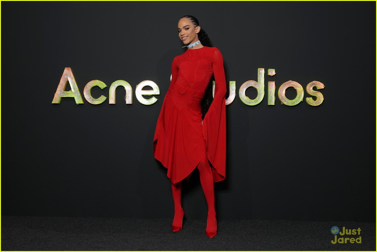 Maddie Ziegler Blocks Her Eyebrows for Acne Studios Fashion Show with ...