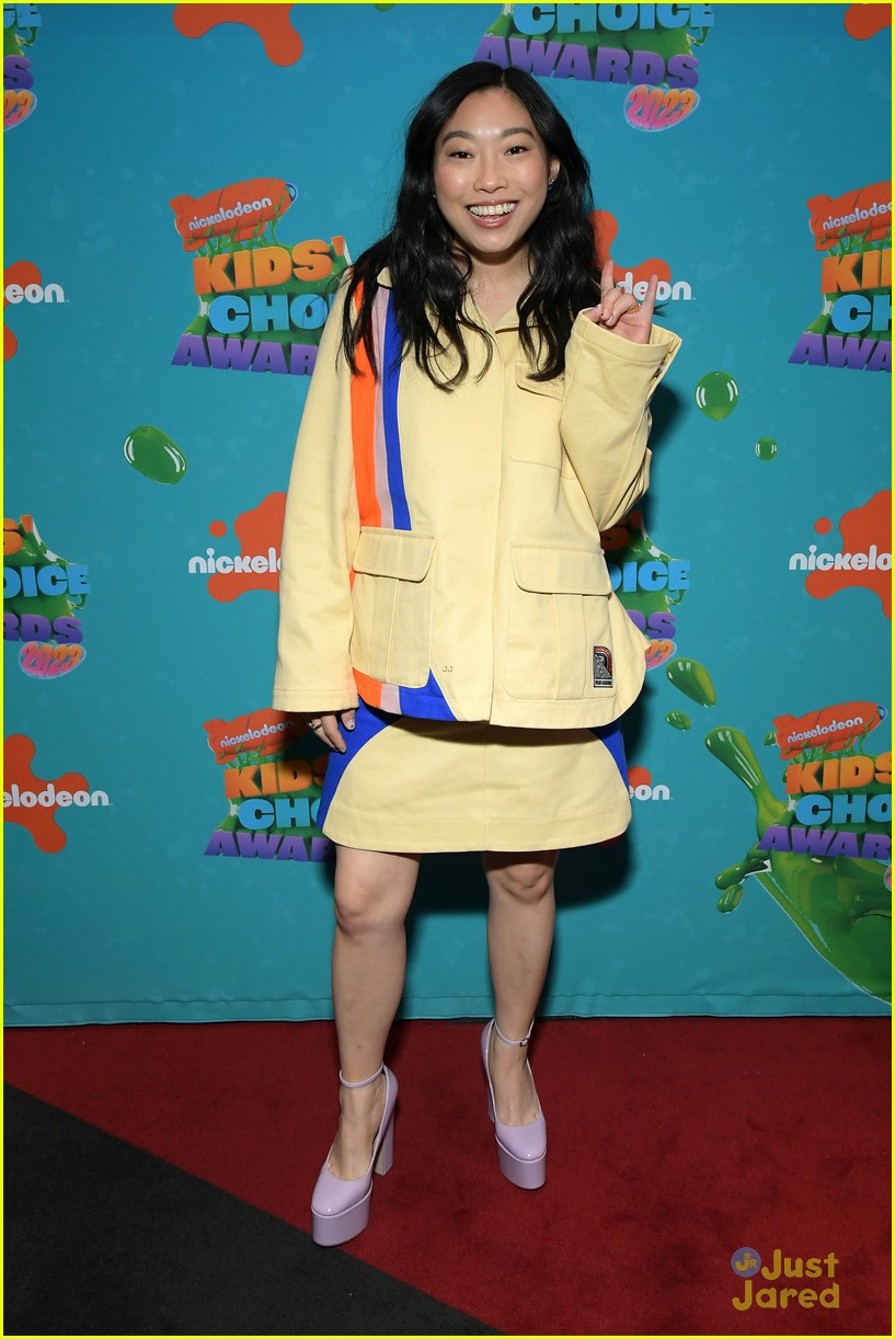 Halle Bailey & Awkwafina Dunk 'The Little Mermaid' Co-Star Melissa McCarthy in Slime-Filled Tank ...