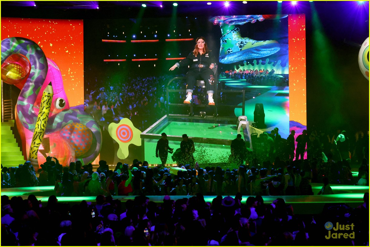 Full Sized Photo of halle bailey awkwafina dunk melissa mccarthy in ...