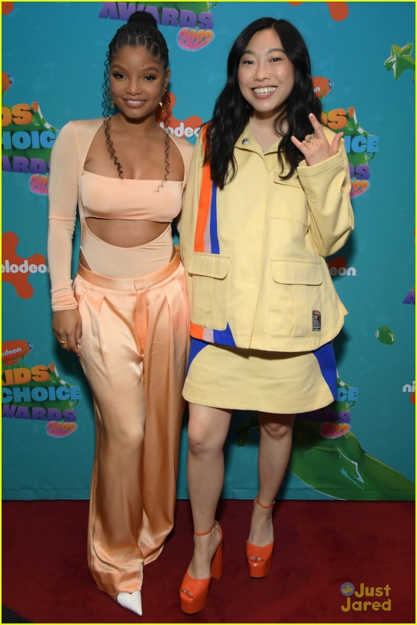 Halle Bailey & Awkwafina Dunk 'The Little Mermaid' Co-Star Melissa ...