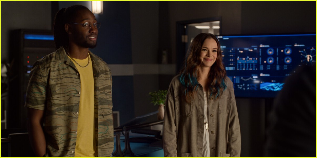 Full Sized Photo Of Supergirls Nicole Maines Reprises Nia Nal Dreamer