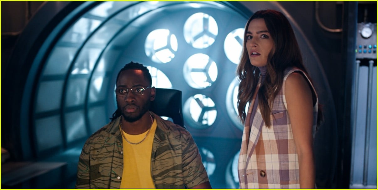 Full Sized Photo of supergirls nicole maines reprises nia nal dreamer ...