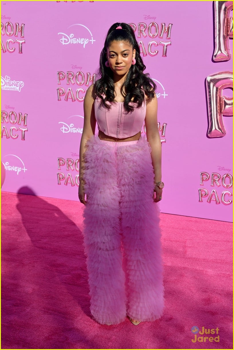 Peyton Elizabeth Lee, Milo Manheim & Blake Draper Premiere New Disney ...