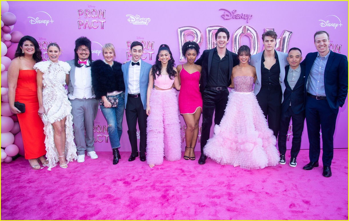 Peyton Elizabeth Lee, Milo Manheim & Blake Draper Premiere New Disney ...