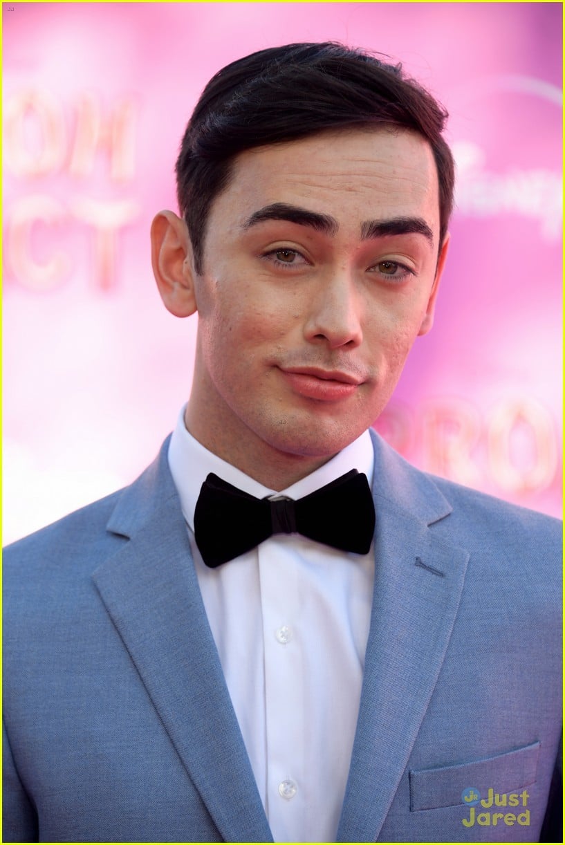 Full Sized Photo of peyton elizabeth lee milo manheim blake draper ...