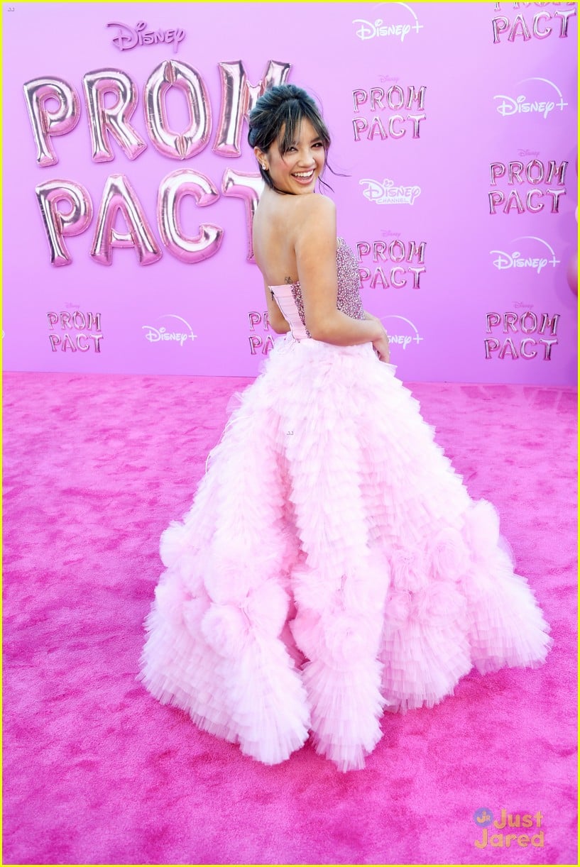 Peyton Elizabeth Lee, Milo Manheim & Blake Draper Premiere New Disney ...