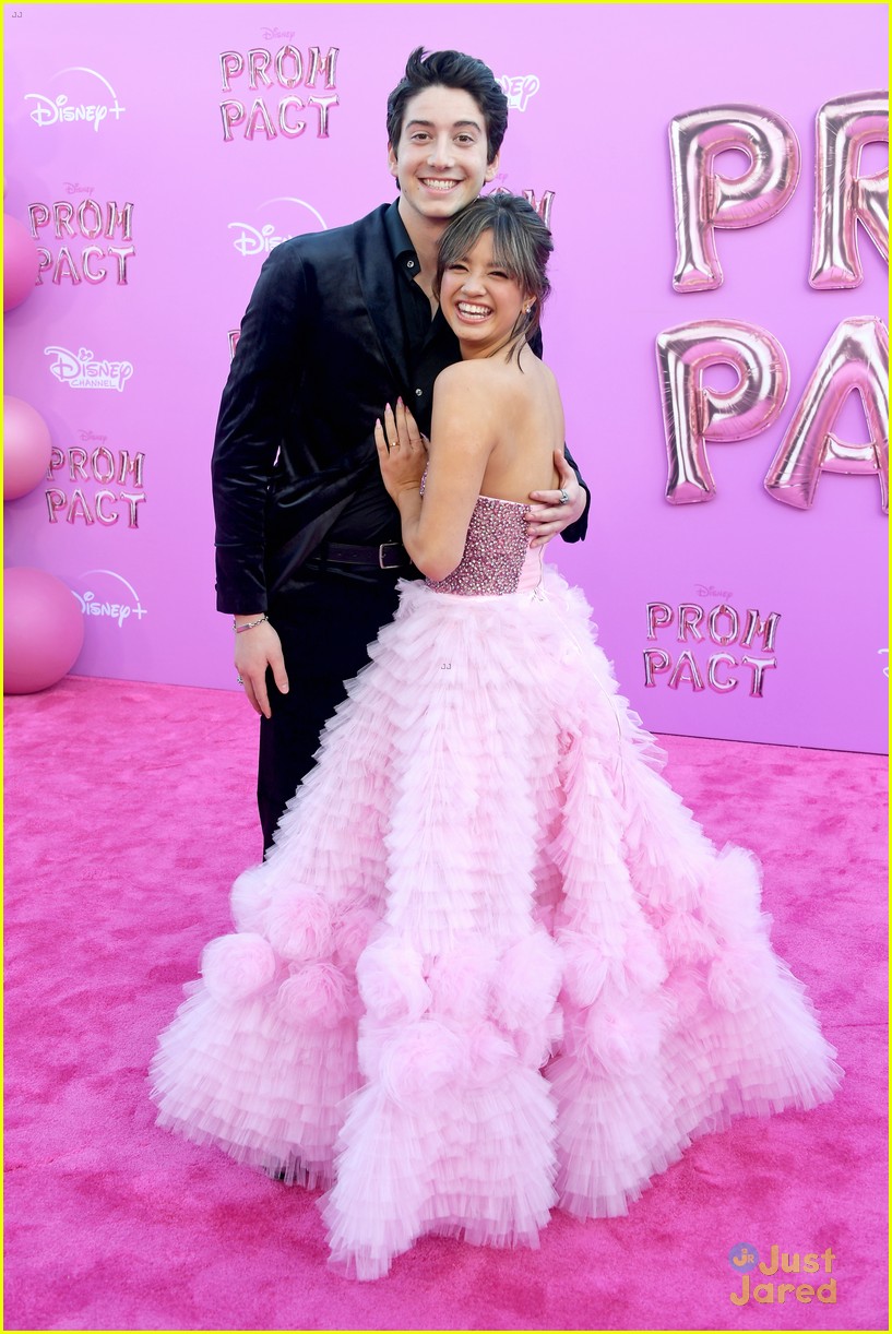 Full Sized Photo of peyton elizabeth lee milo manheim blake draper ...