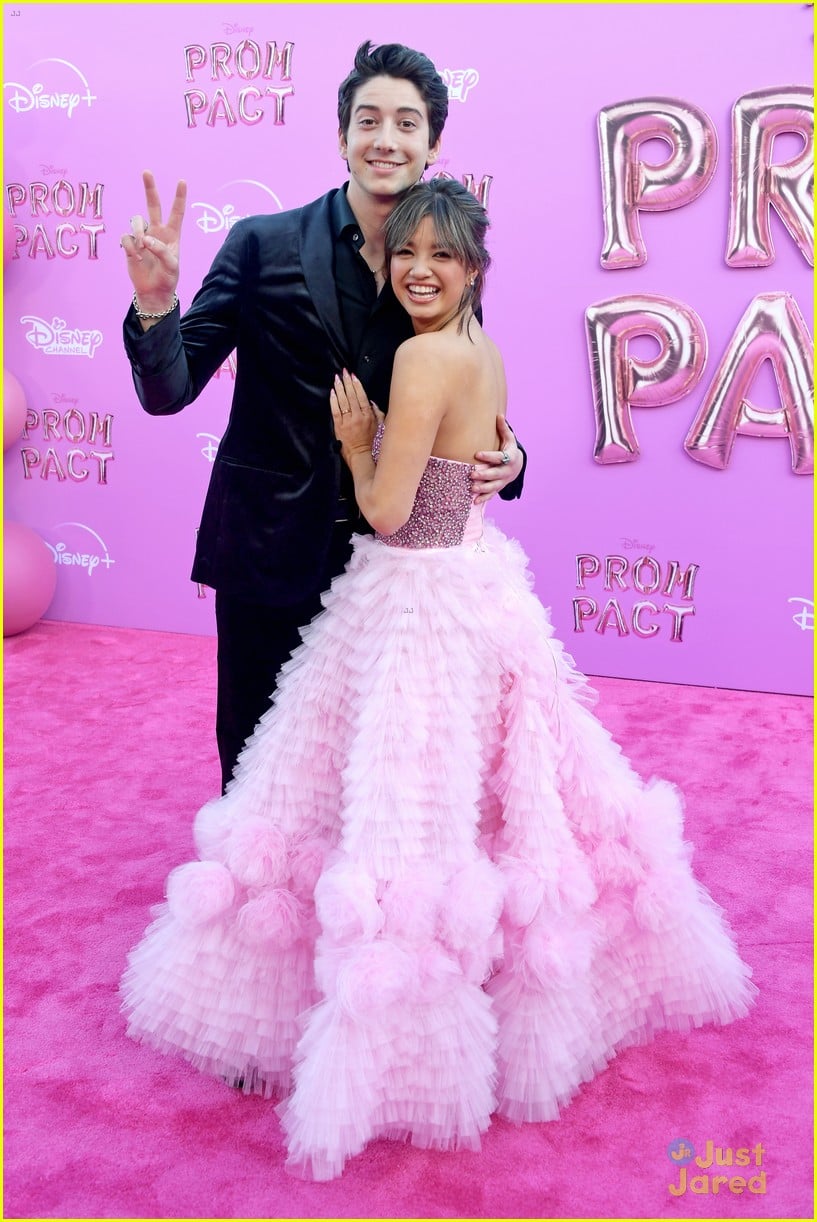 Peyton Elizabeth Lee, Milo Manheim & Blake Draper Premiere New Disney ...