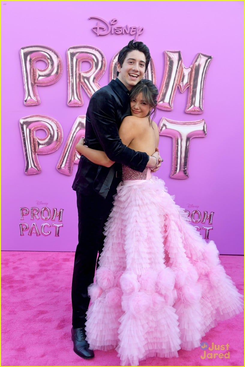 Peyton Elizabeth Lee, Milo Manheim & Blake Draper Premiere New Disney ...