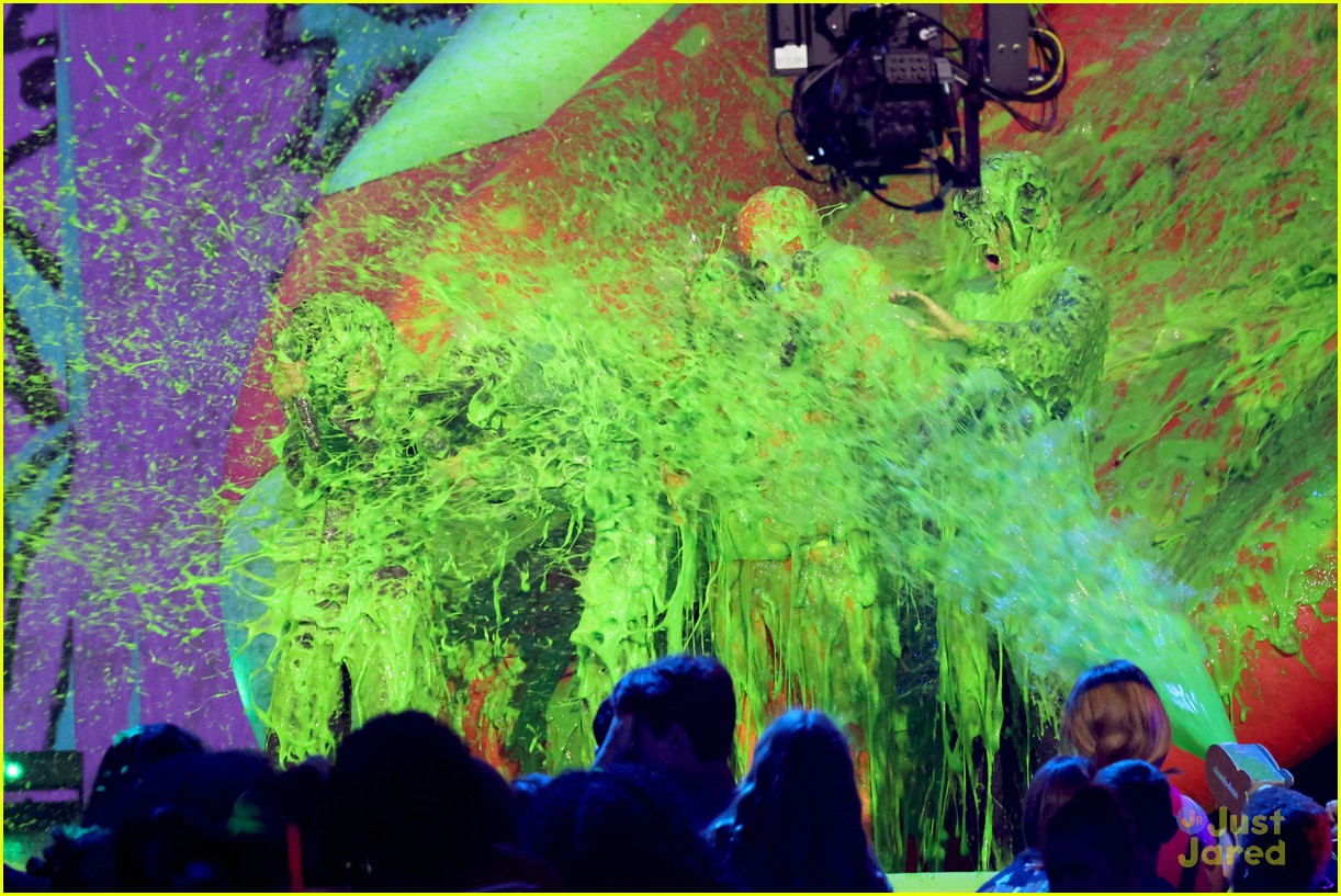 Seth Rogen Reveals Teen Cast of New 'Teenage Mutant Ninja Turtles ...