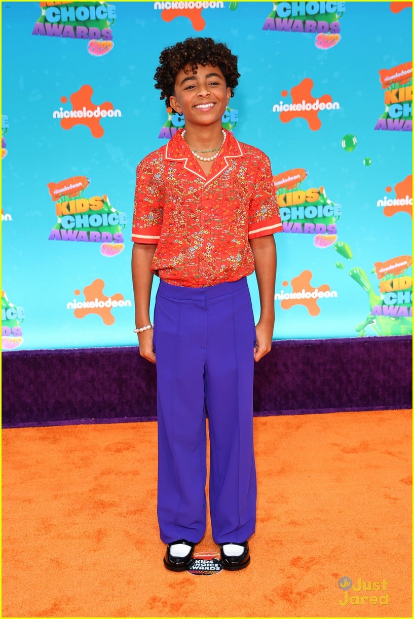 Seth Rogen Reveals Teen Cast of New 'Teenage Mutant Ninja Turtles ...