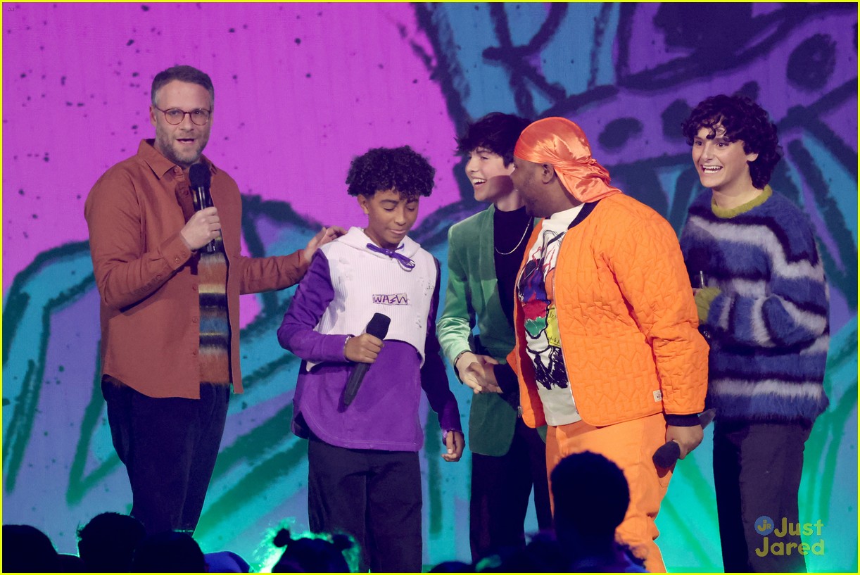 Seth Rogen Reveals Teen Cast of New 'Teenage Mutant Ninja Turtles' Movie at Kids' Choice Awards ...