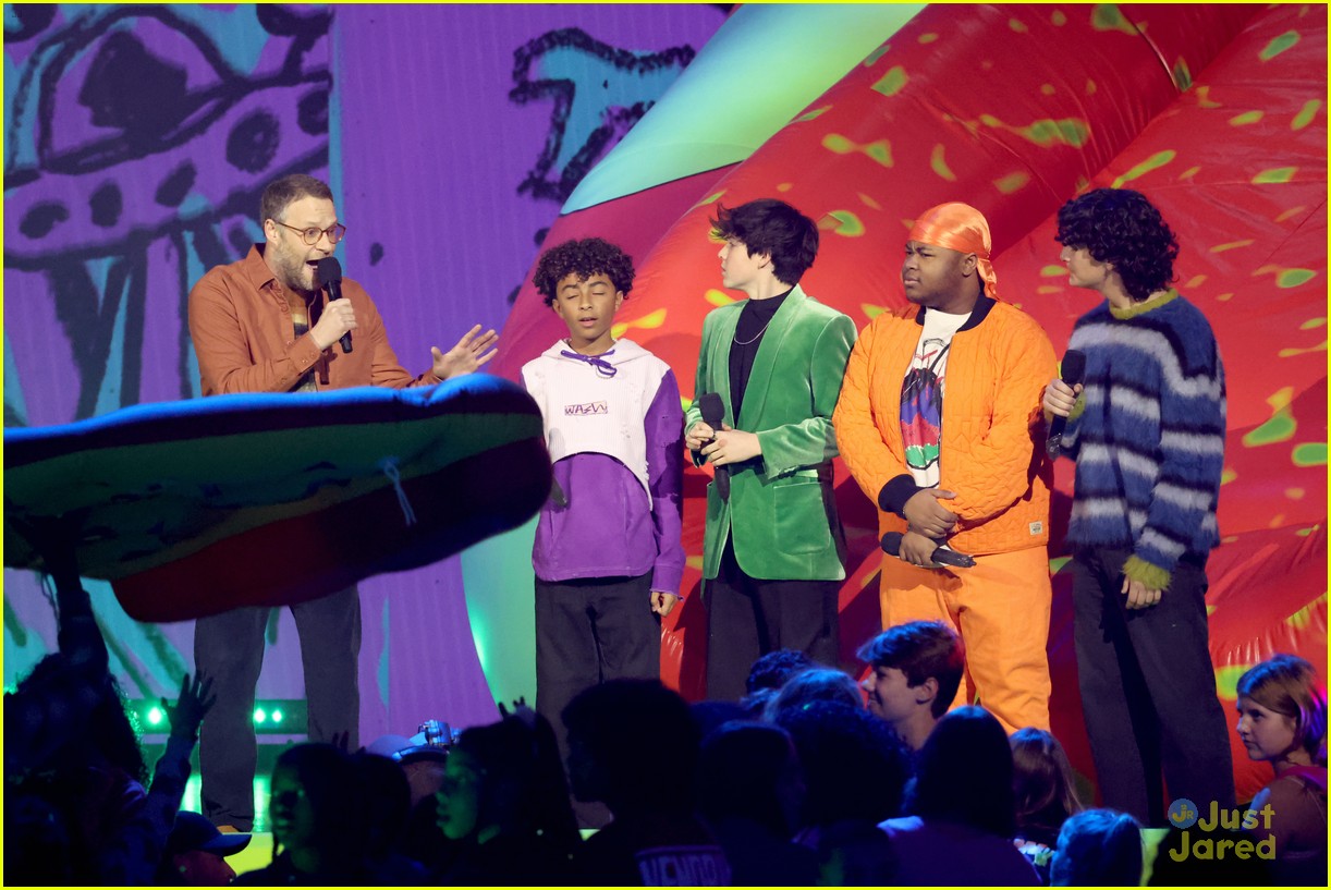 Seth Rogen Reveals Teen Cast of New 'Teenage Mutant Ninja Turtles ...