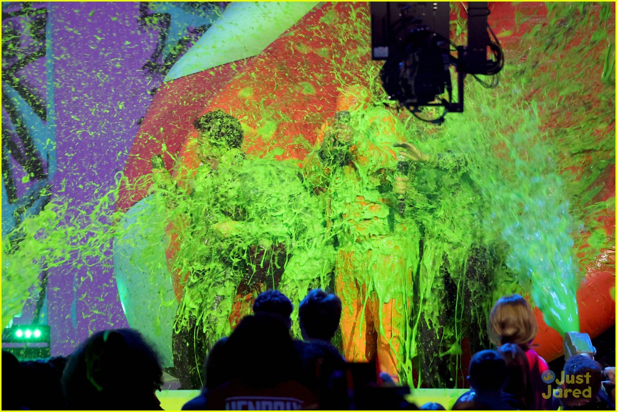 Seth Rogen Reveals Teen Cast of New 'Teenage Mutant Ninja Turtles ...