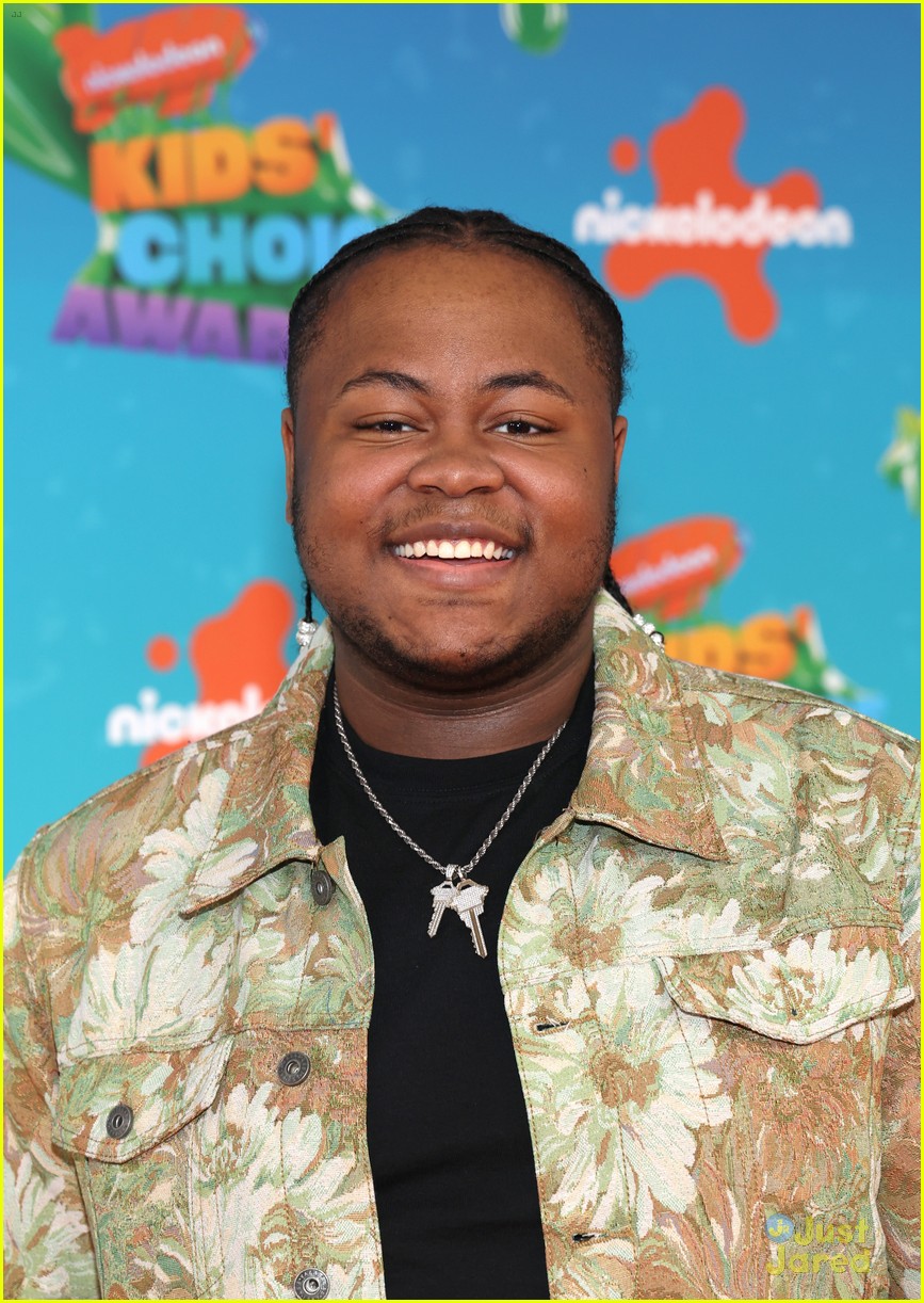 Seth Rogen Reveals Teen Cast of New 'Teenage Mutant Ninja Turtles ...