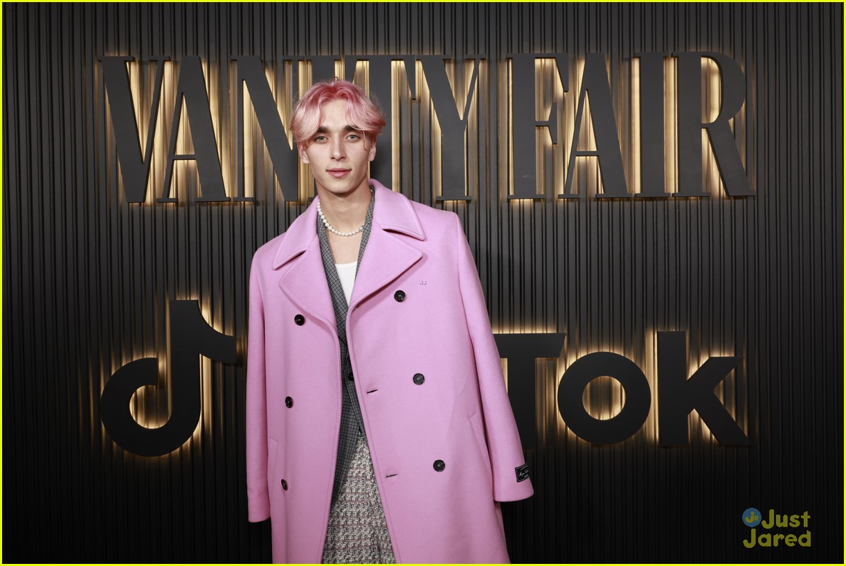 Josh Richards, Boman Martinez-Reid & Reece Feldman Step Out for Vanity ...