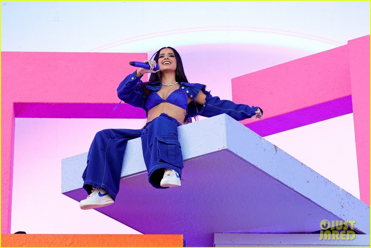 Becky G Welcomes Surprise Guests to Her Coachella 2023 Set! | Photo 1374190 - Photo Gallery ...