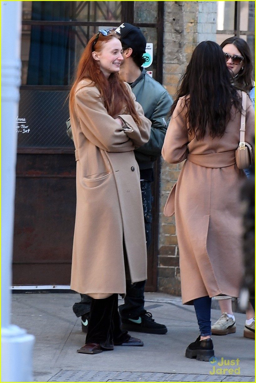 Joe Jonas & Sophie Turner Hang Out with Friends Ahead of Big Jonas ...