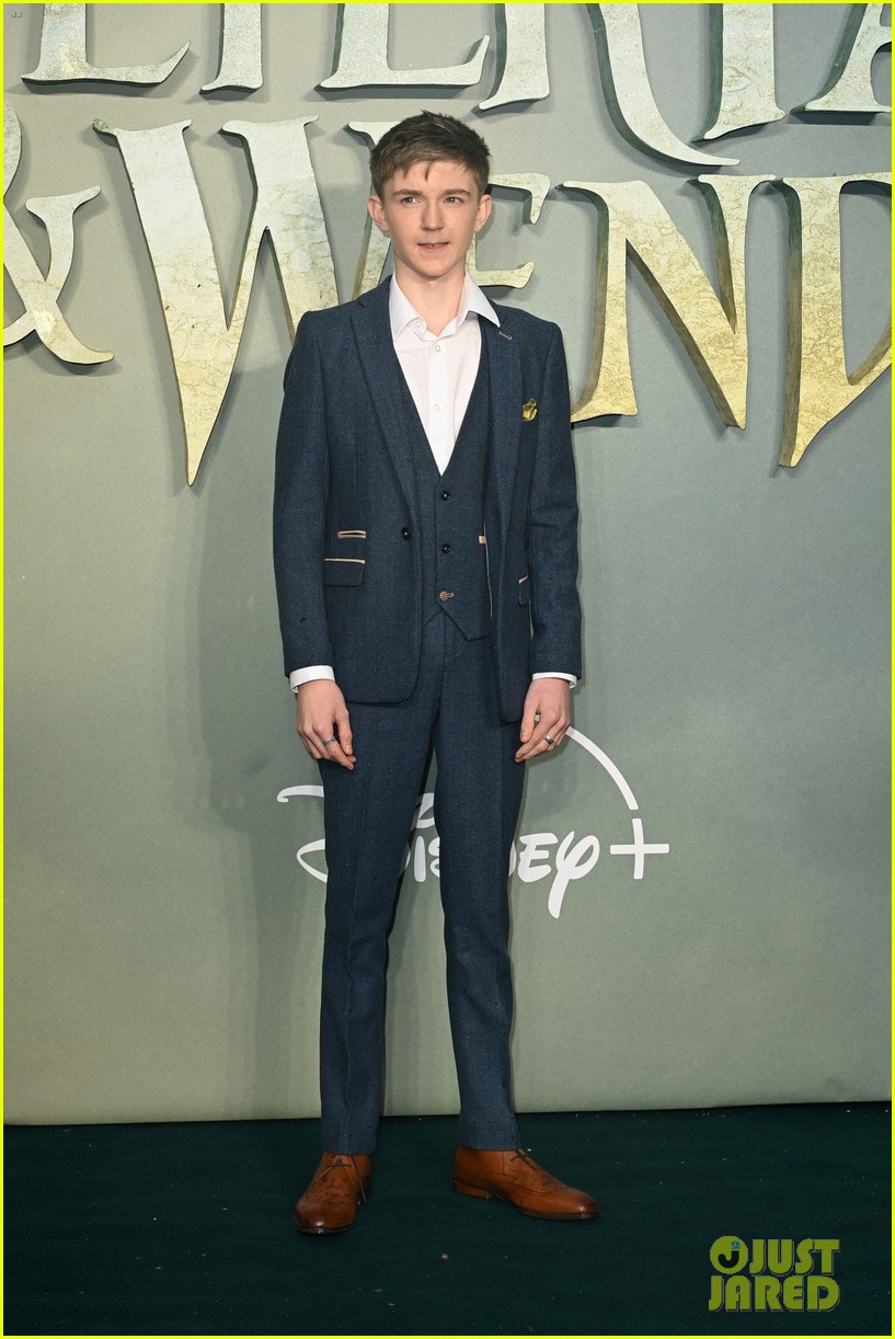 Full Sized Photo of yara shahidi alexander molony ever anderson peter ...