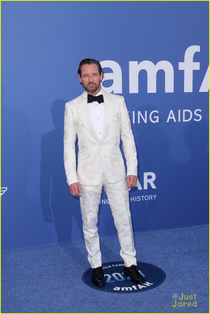 Teen Wolf's Tyler Hoechlin & Ian Bohen Join Many Celebs at amfAR Gala ...