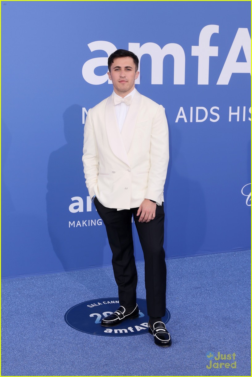 Full Sized Photo of teen wolfs tyler hoechlin ian bohen attend amfar ...