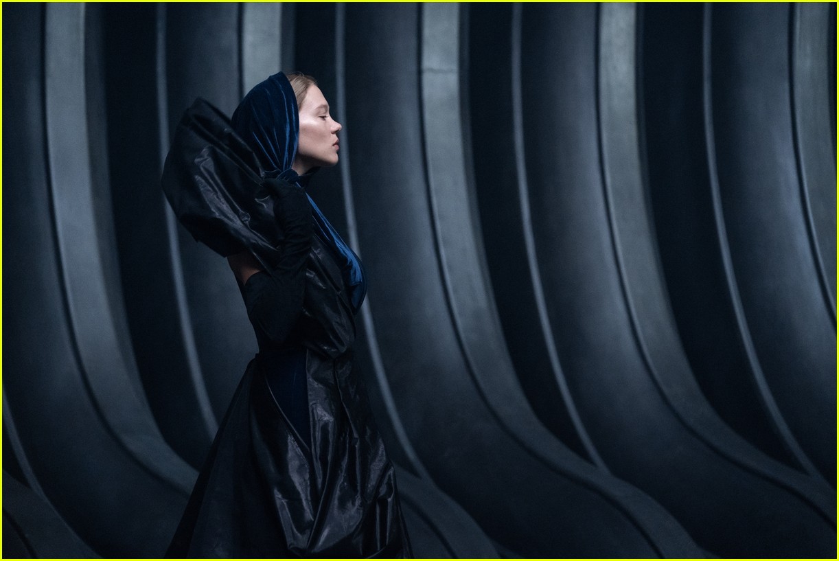 Full Sized Photo of timothee chalamet faces up to austin butler in dune ...