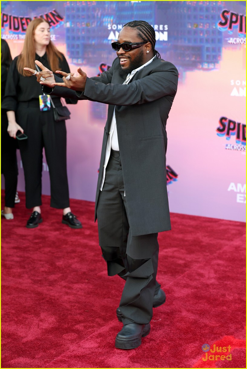 Hailee Steinfeld Goes Denim for 'Spider-Man: Across the Spider-Verse ...