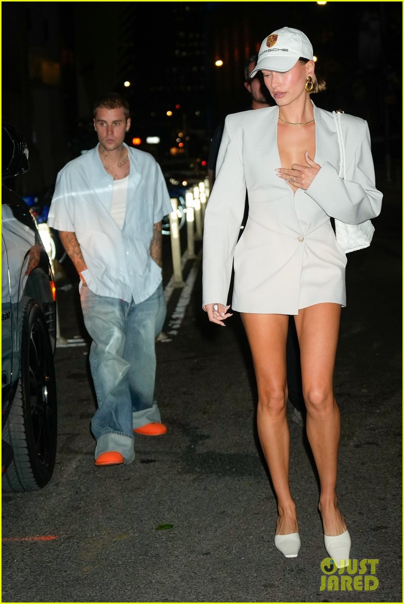 Hailey & Justin Bieber Enjoy a NYC Date Night in Matching Outfits ...