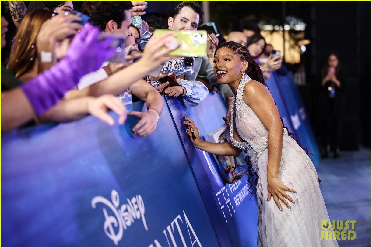 Full Sized Photo of halle bailey little mermaid premiere 08 | Halle ... Full Sized Photo of halle bailey little mermaid premiere 08 | Halle ...
