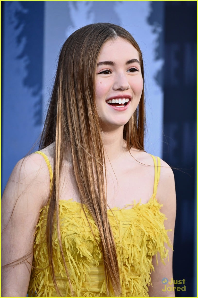 Lucy Paez Joins On Screen Mom Jennifer Lopez at 'The Mother' Premiere ...