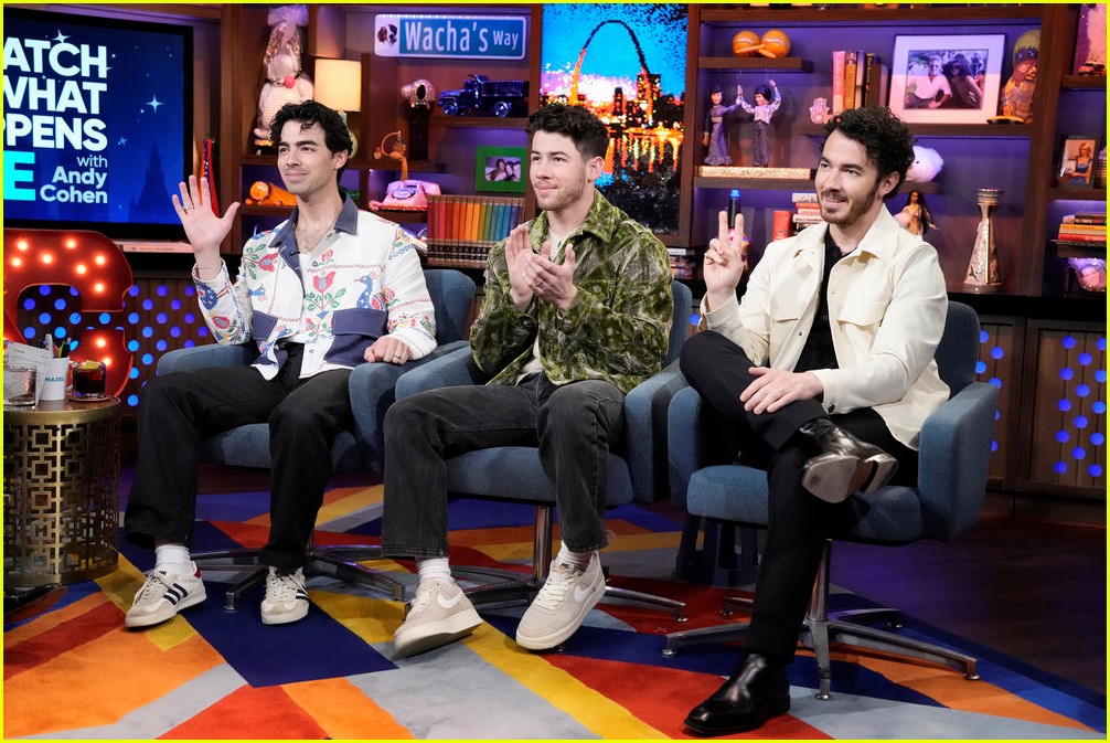 Nick Jonas Reveals He Raps On Priyanka Chopra Duet & When We Might ...