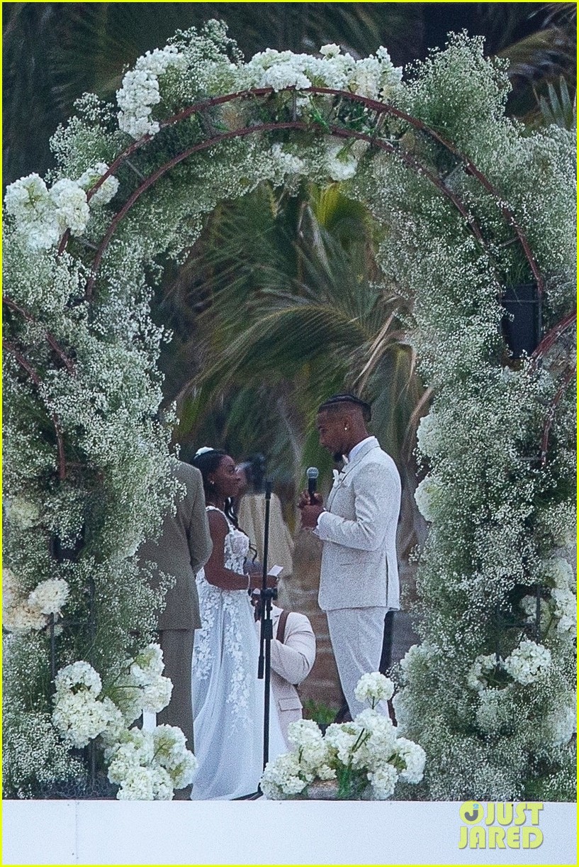 Simone Biles Weds Jonathan Owens In Cabo San Lucas Ceremony, 2 Weeks ...