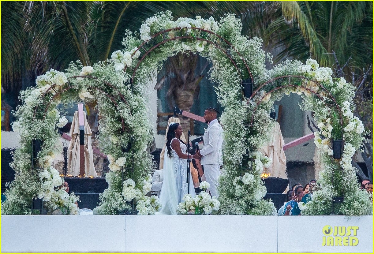 Simone Biles Weds Jonathan Owens In Cabo San Lucas Ceremony, 2 Weeks ...