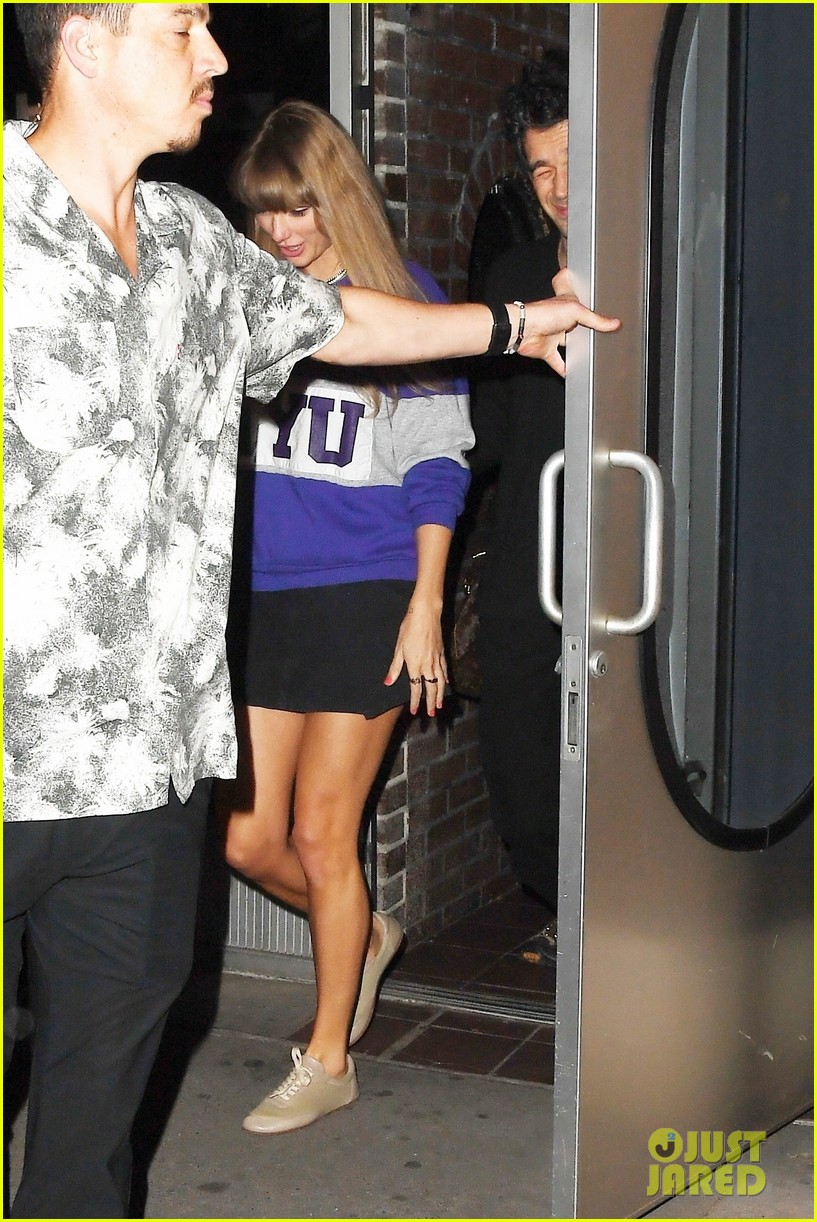 Taylor Swift & Rumored Boyfriend Matty Healy Step Out Together in New ...