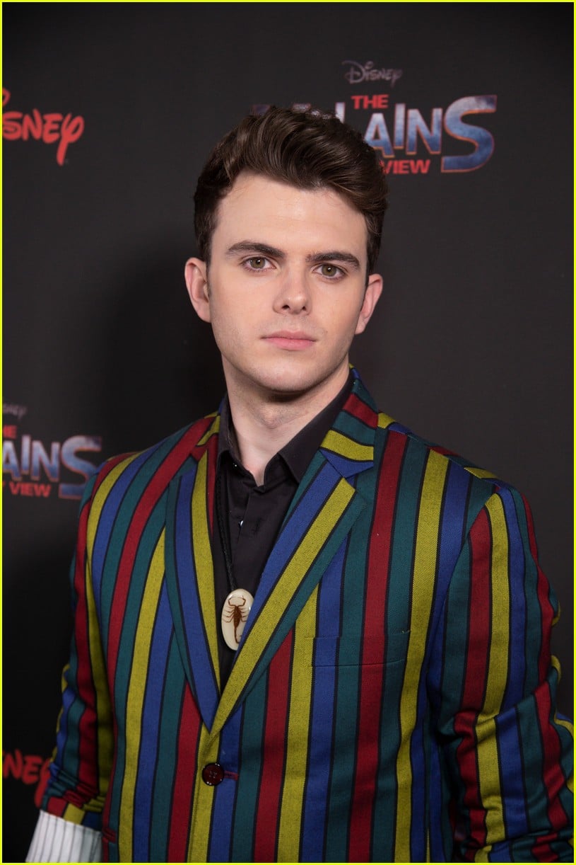 Full Sized Photo of the villains of valley view cast celebrate at ...