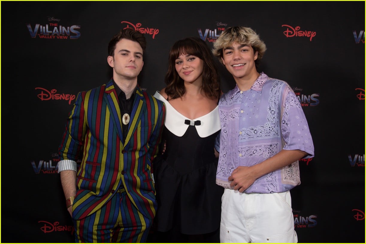 Full Sized Photo of the villains of valley view cast celebrate at ...