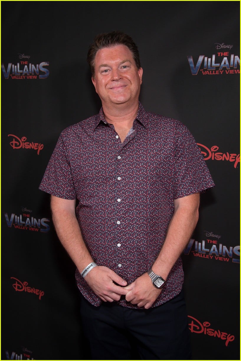 Full Sized Photo of the villains of valley view cast celebrate at ...