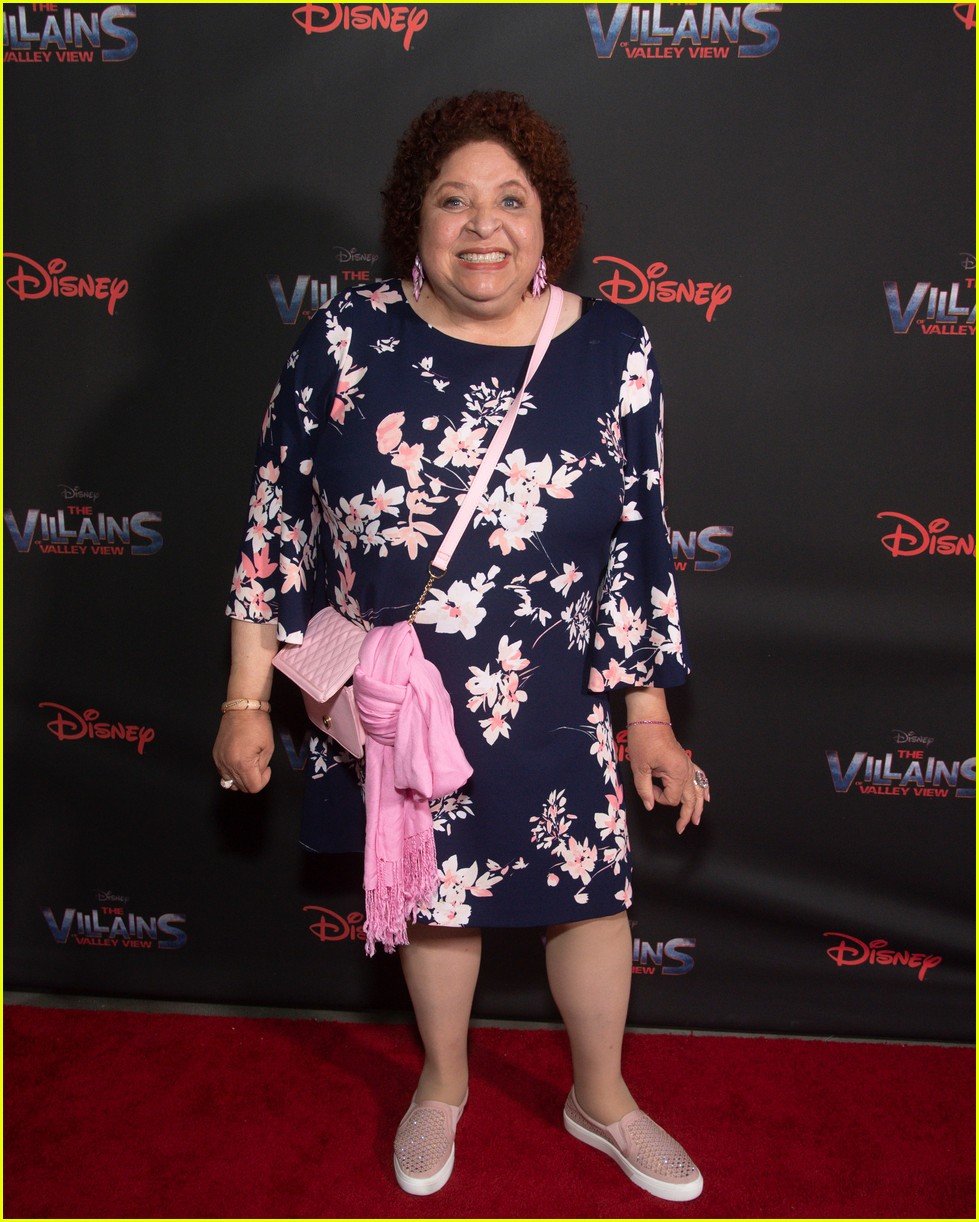 Full Sized Photo of the villains of valley view cast celebrate at ...