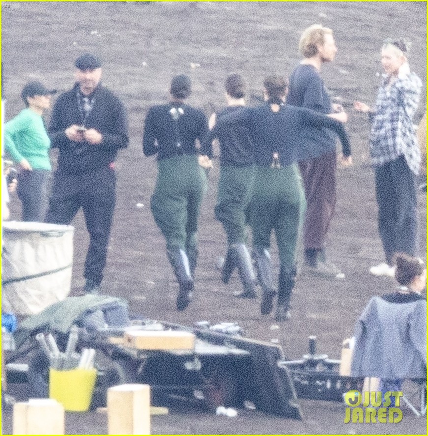 Full Sized Photo of cynthia erivo wicked set photos flying 34 | Cynthia ... Full Sized Photo of cynthia erivo wicked set photos flying 34 | Cynthia ...
