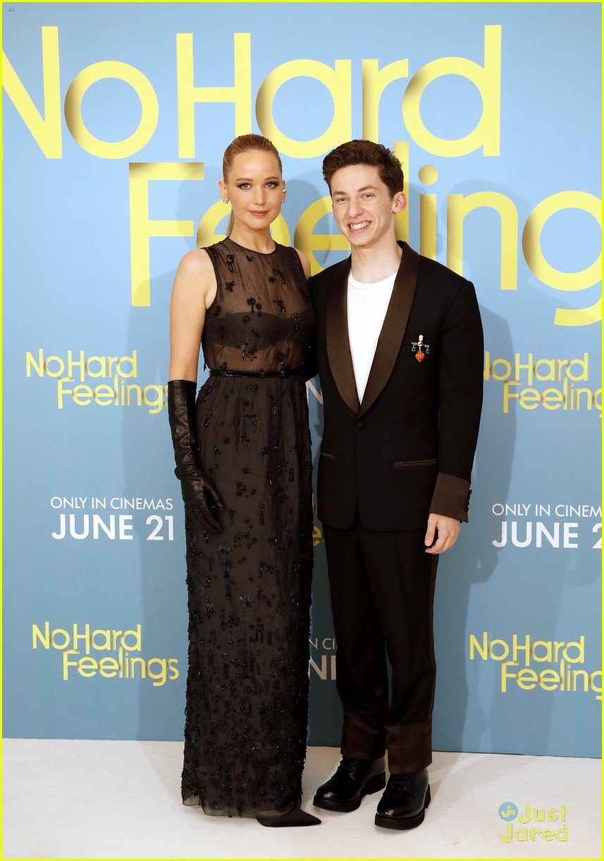 Andrew Barth Feldman Delayed Going to Harvard for New Movie 'No Hard ...