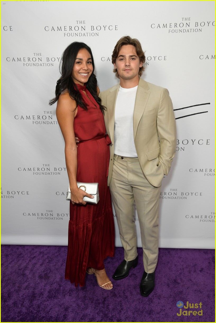 Full Sized Photo of dove cameron booboo stewart sofia carson reunite ...