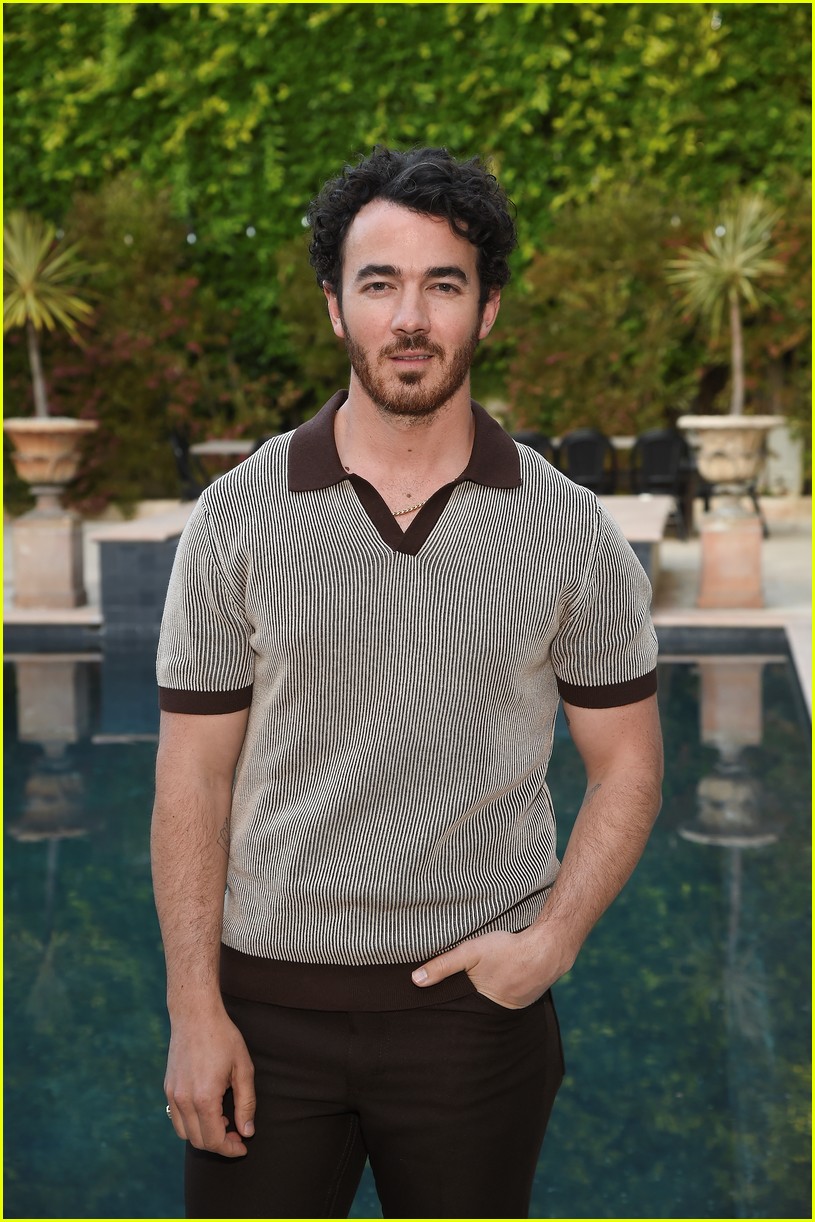 Kevin & Franklin Jonas Celebrate 'Claim to Fame' Season 2 with Murder Mystery Dinner | Photo ...