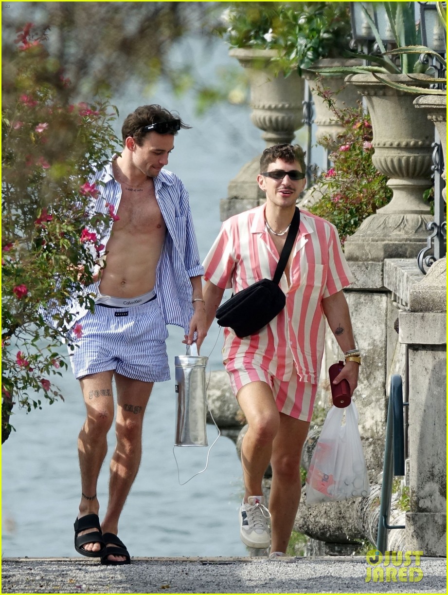 Thomas Doherty Soaks Up the Sun During Trip to Lake Como! | Photo ...