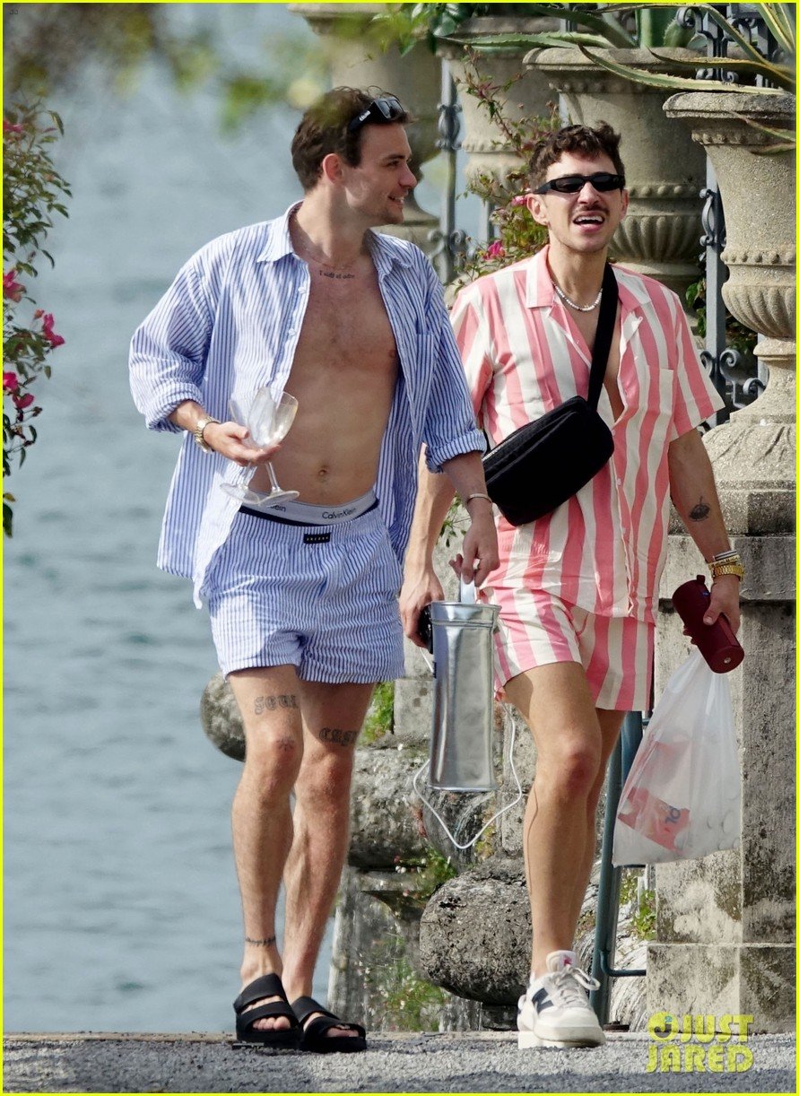 Thomas Doherty Soaks Up the Sun During Trip to Lake Como! | Photo ...