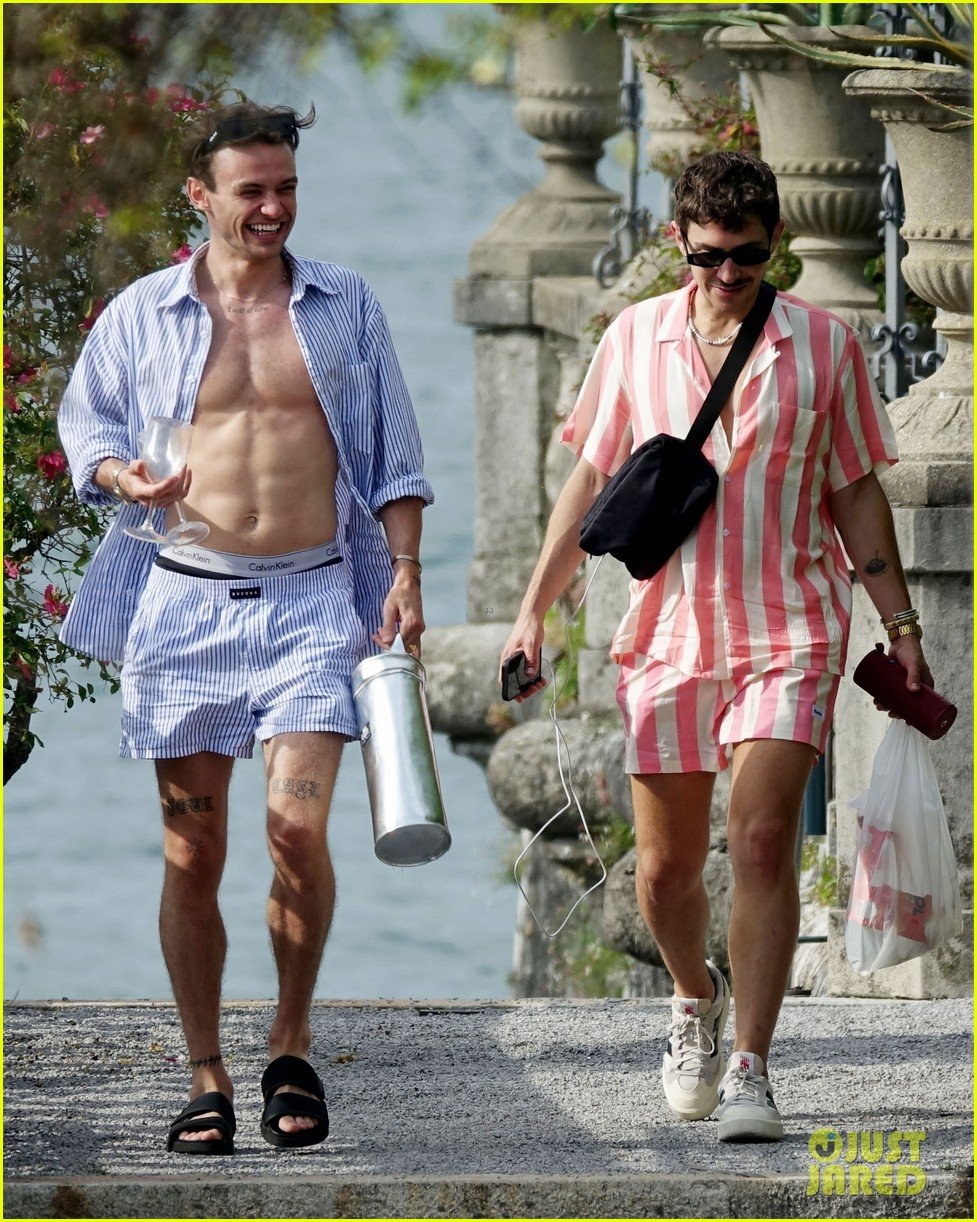 Full Sized Photo of thomas doherty shirtless in lake como 58 | Thomas ...