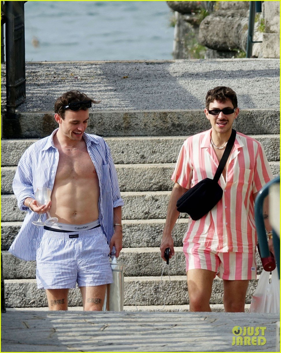 Thomas Doherty Soaks Up the Sun During Trip to Lake Como! | Photo ...