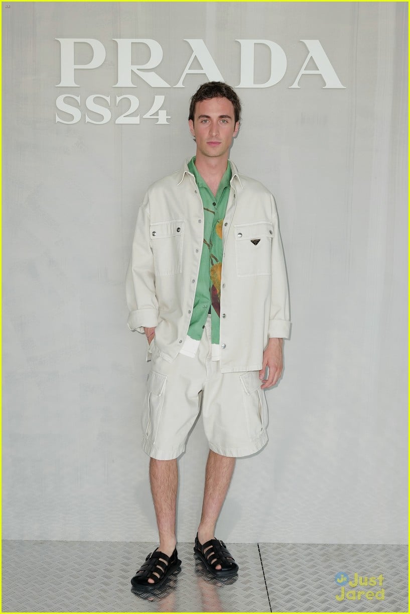 Taylor Zakhar Perez, Troye Sivan & Louis Partridge Sit Front Row at ...