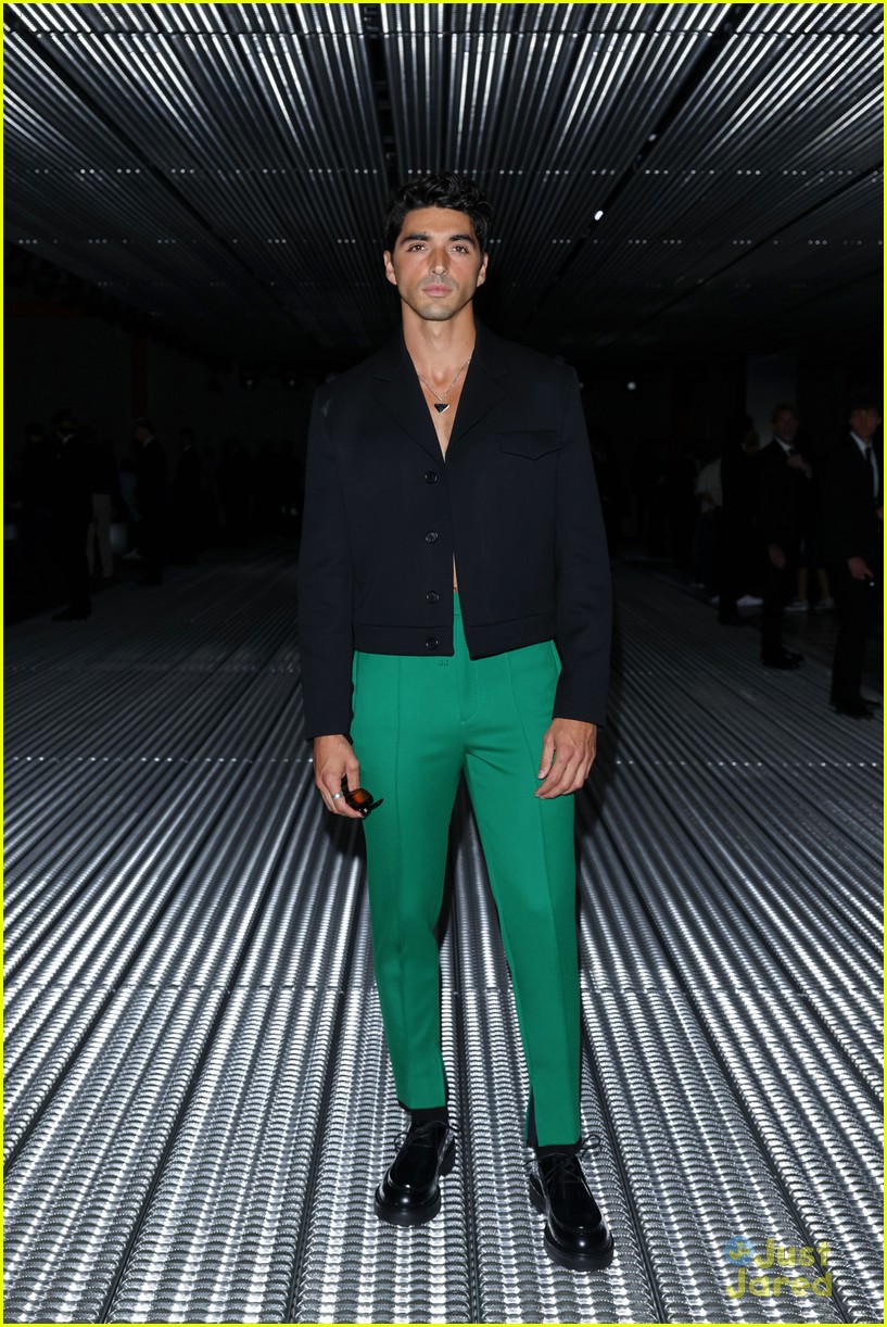 Taylor Zakhar Perez, Troye Sivan & Louis Partridge Sit Front Row at ...